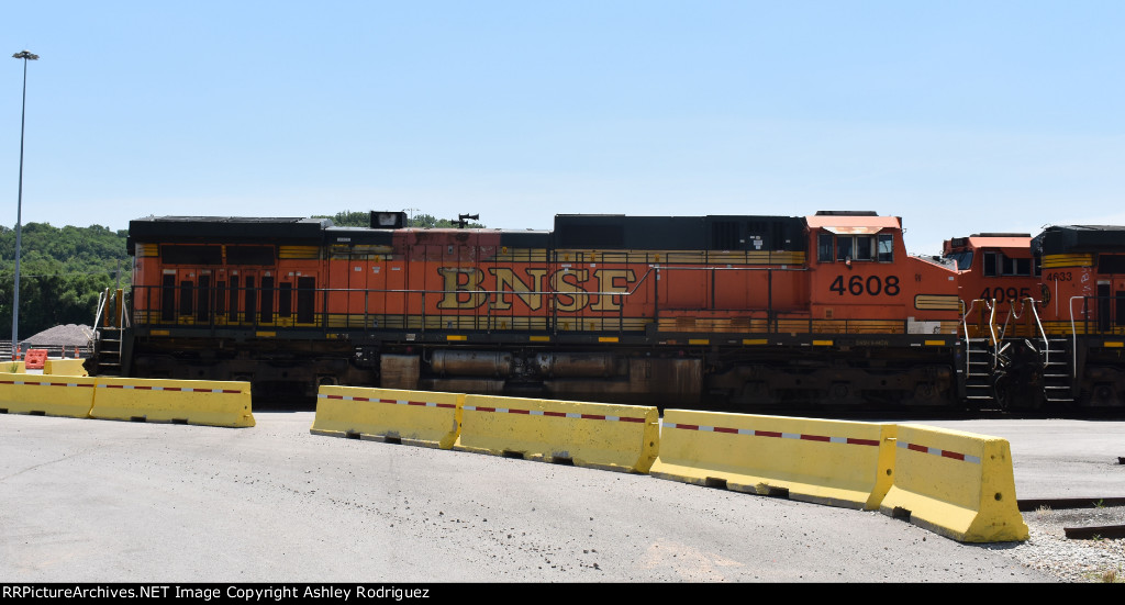 BNSF 4608